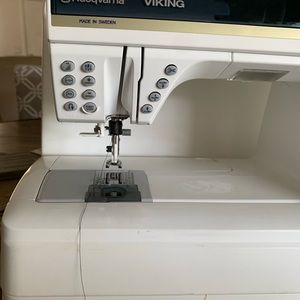 Viking | Art | Viking Husqvarna Quilt Designer Ii Sewing Machine | Poshmark